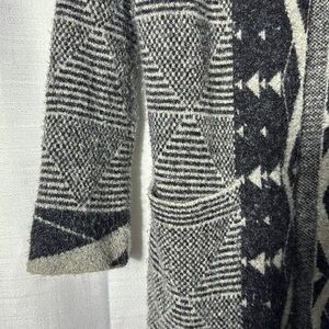 Cyrus | Sweaters | Cyrus Duster Black Gray Tunic Duster Sweater Pockets ...